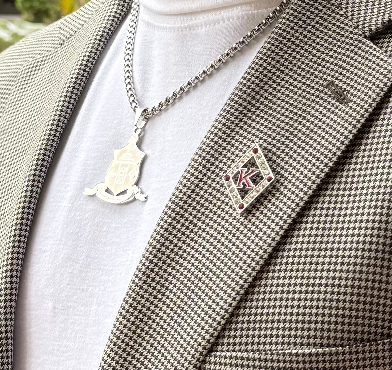 Floating 'K" Lapel pin – D3Kreations
